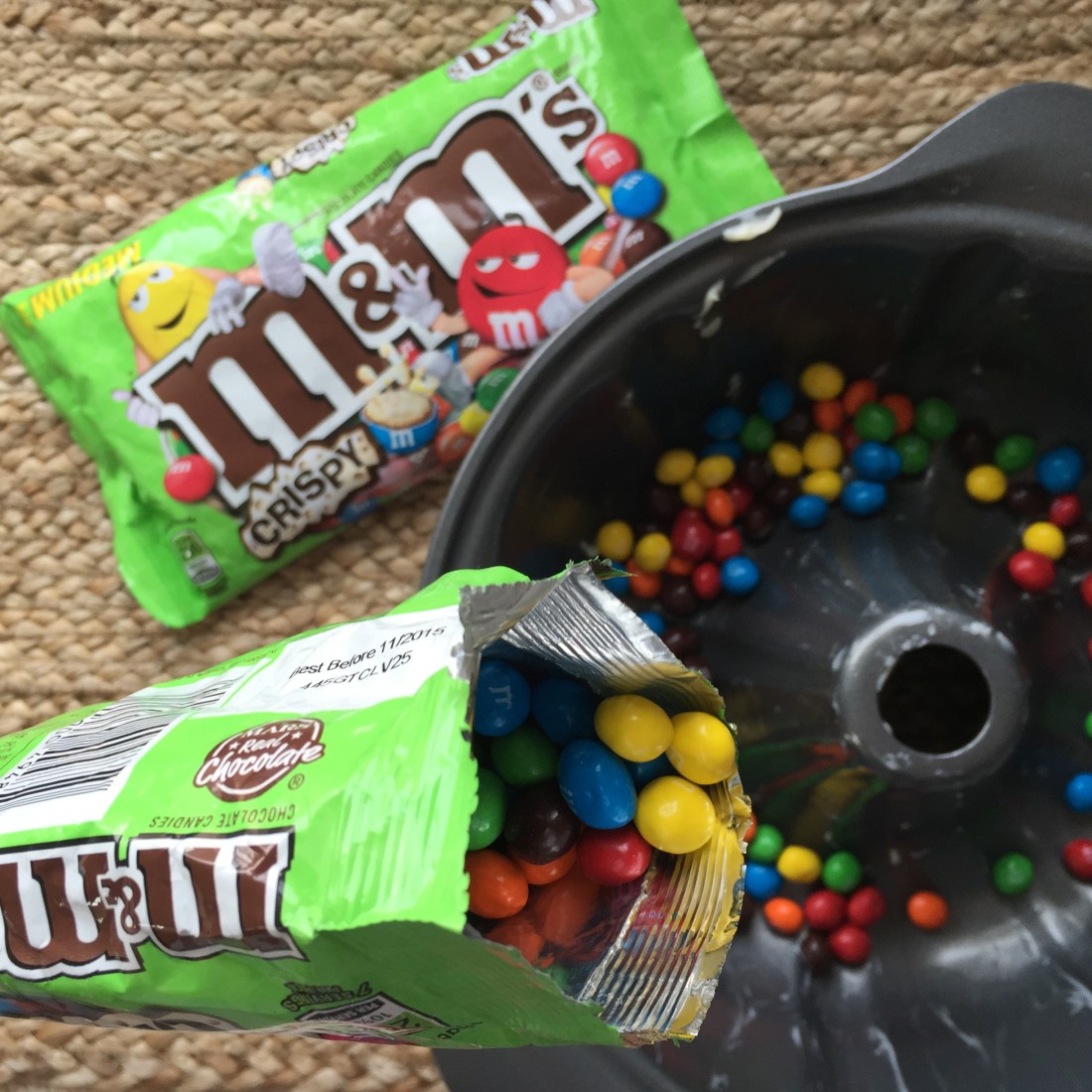 Crispy is Back With This M&M’s® Crispy Cake Recipe! ☕ Roasted Beanz